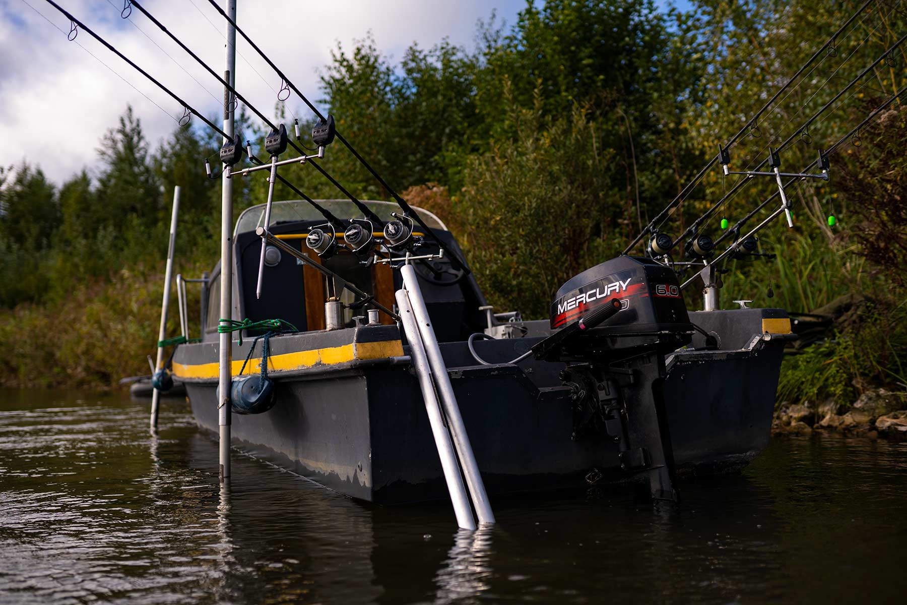 [VIDEO] Onbezorgd vanuit je boot of vlot vissen met de steekstokken van ...